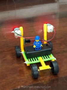 [Engineering] Building a mini wind-powered car – Owlissimo's Blog